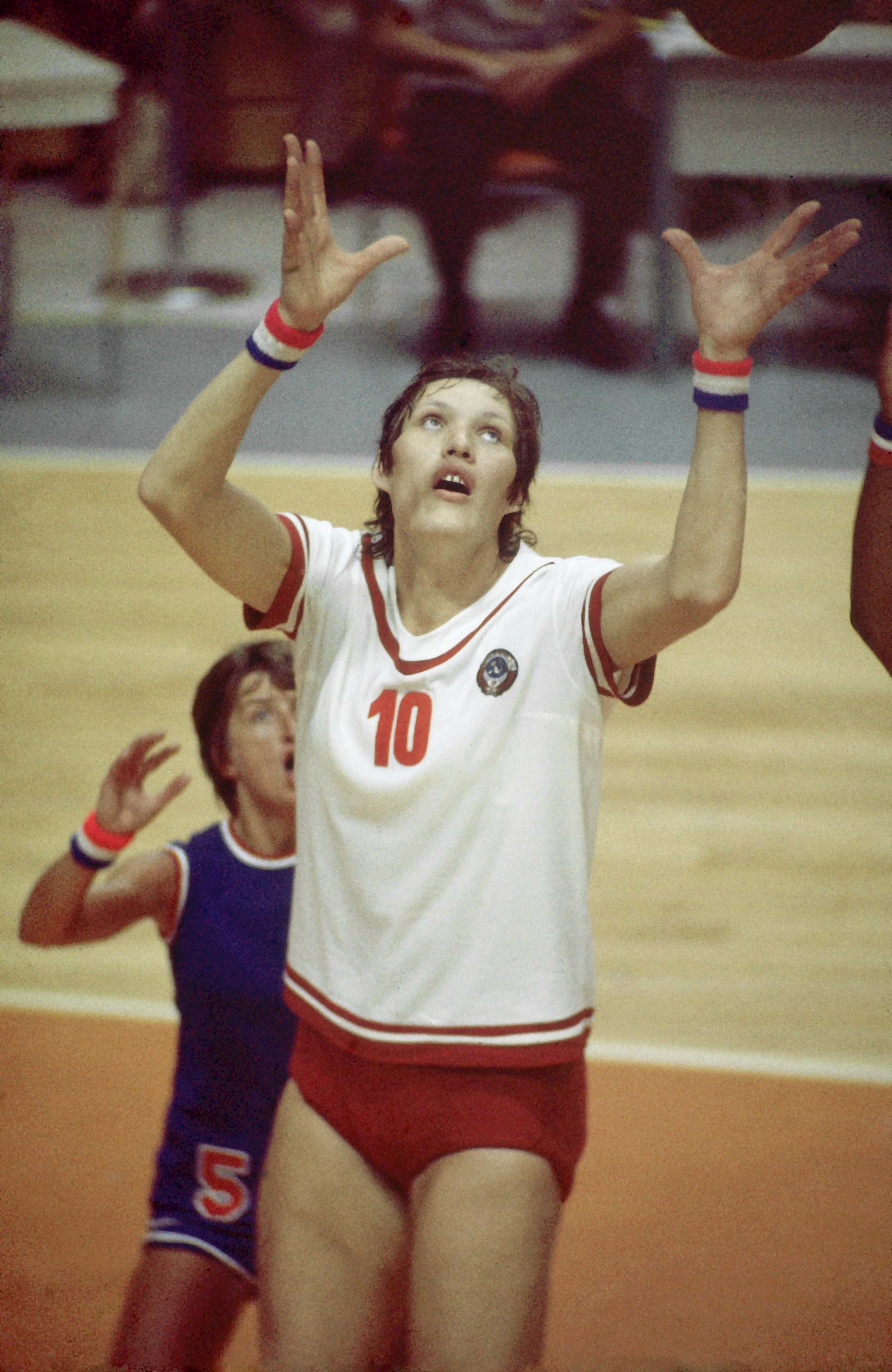 Morre Uliana Semenova, gigante de 2,13m que virou lenda do basquete | Ge
