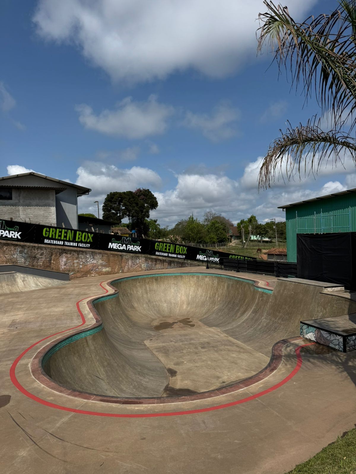 Quintal da avó de Gui Khury abriga rampas de até 10 metros e disputa ...