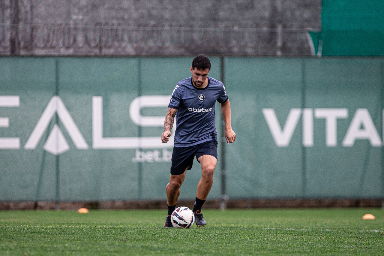 Titular nas últimas partidas, Tassano ressalta qualidade do elenco do ...