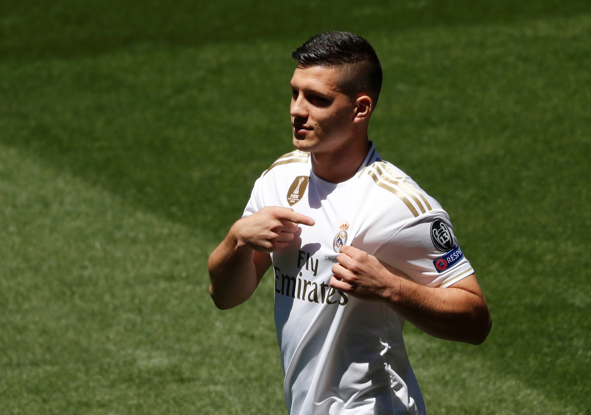 Real Madrid acerta empréstimo de Jovic para o Eintracht Frankfurt ...