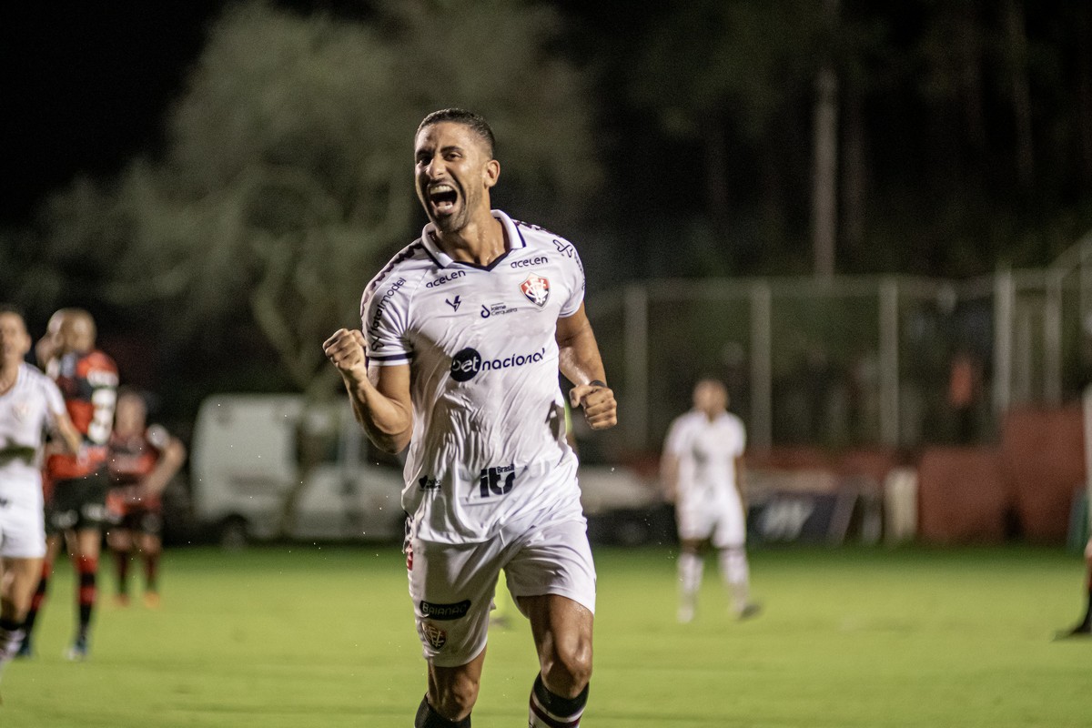 Tréllez diz que foi procurado pelo Vitória para rescindir contrato, mas ...