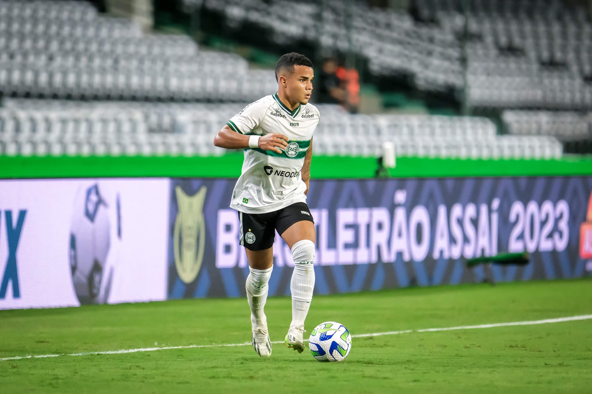 Kaio César se reúne com o Coritiba para acertar volta e jogar a Série B