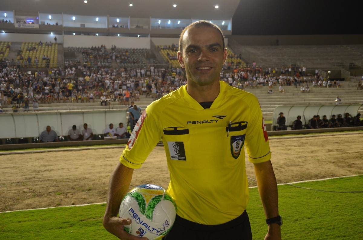 Árbitro de 4 finais do Paraibano, Renan Roberto segue com a sua ...