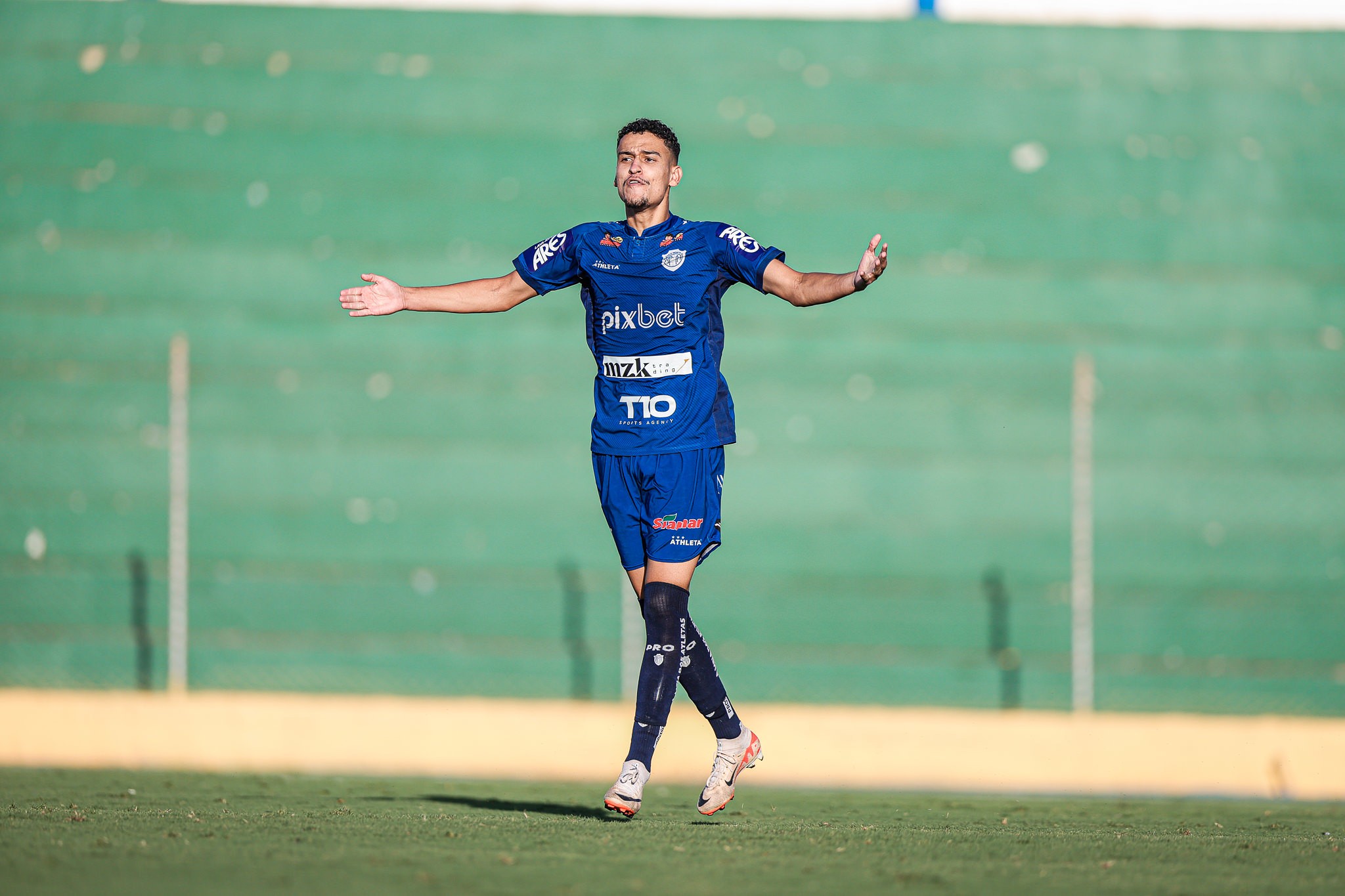 Botafogo-SP negocia contratação do atacante Wesley, do Anapolina | Ge