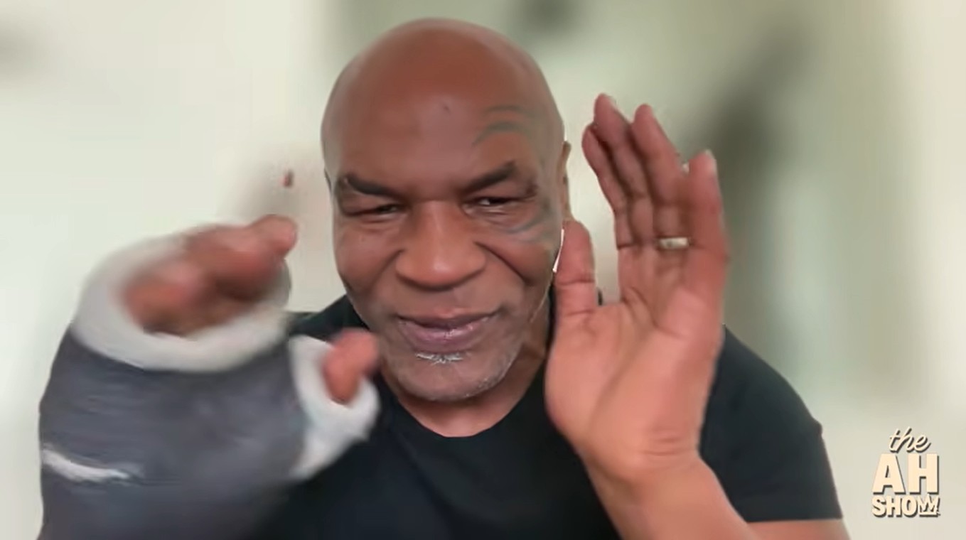 Tyson aparece com gesso na mão 6 semanas antes de luta com Mayweather | Ge