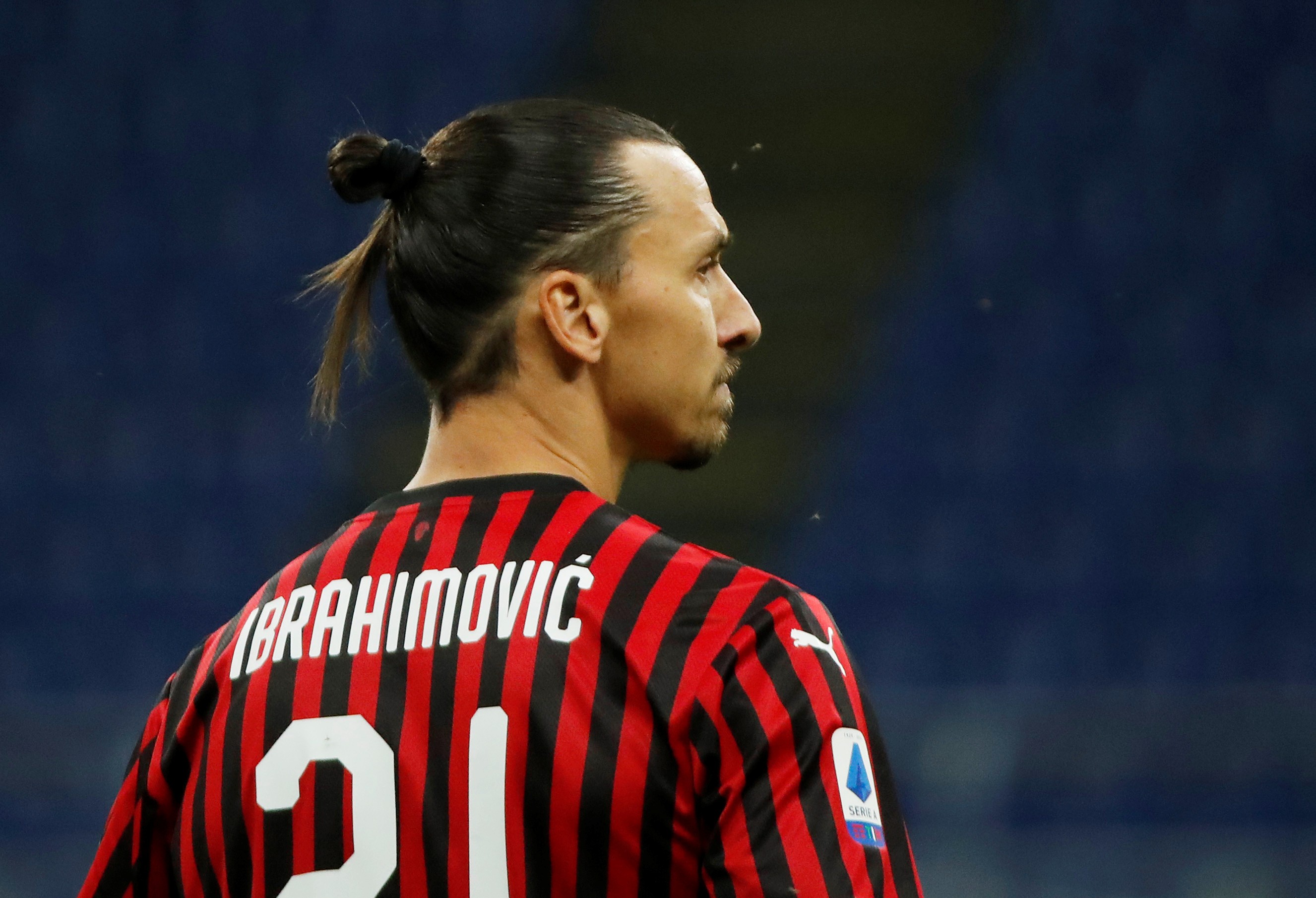 Após garantir vitória, Ibrahimovic cobra posição do Milan sobre ...