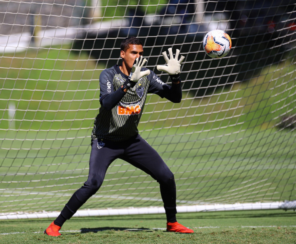 Cria da base e atleticano, Matheus Mendes é destaque em treinos do ...