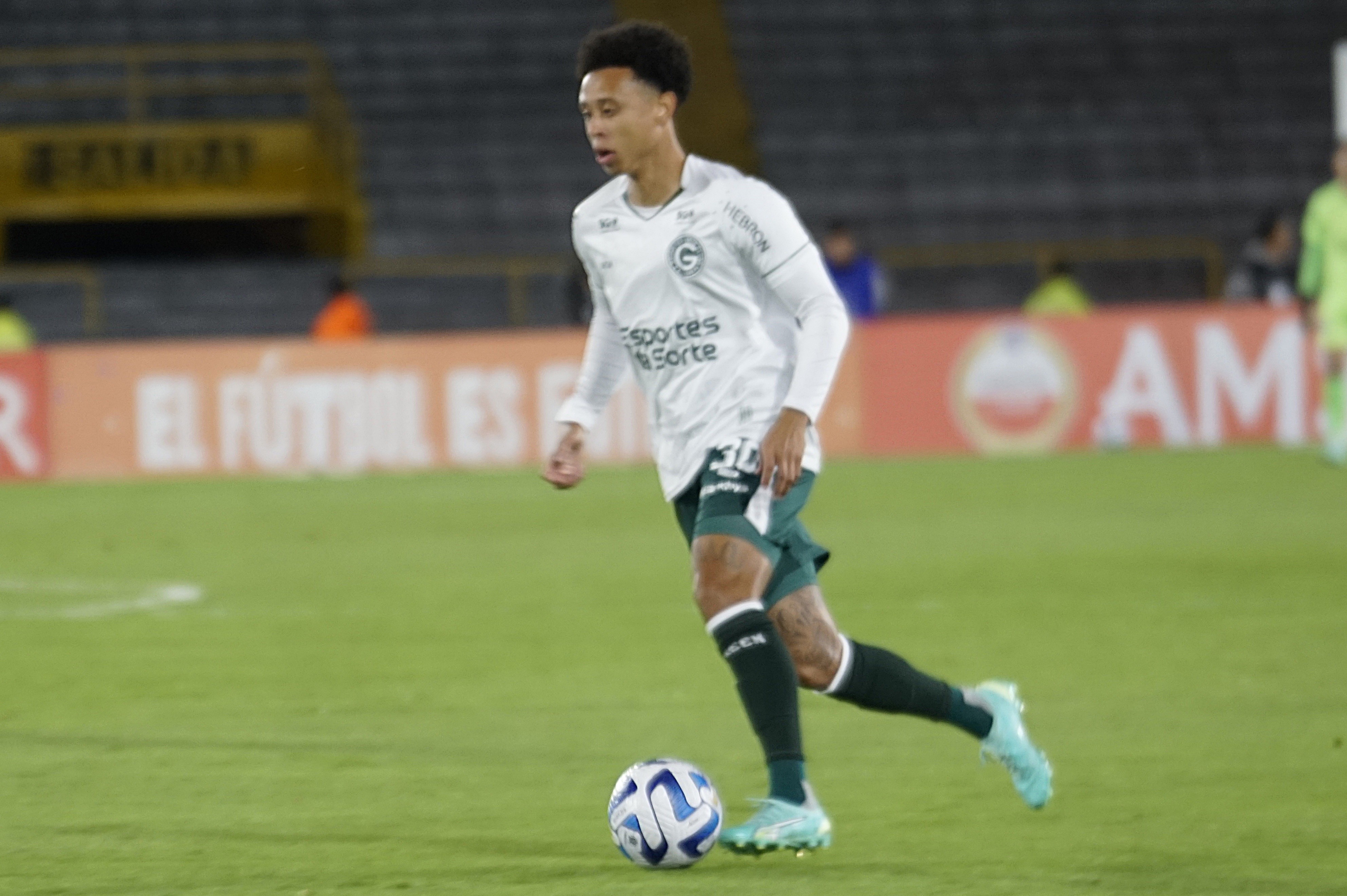 Guilherme e Matheusinho marcam os primeiros gols pelo Goiás e decretam ...