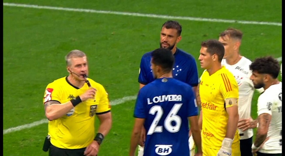 Corinthians x Cruzeiro: diretoria de Ronaldo vê erros de arbitragem e ...