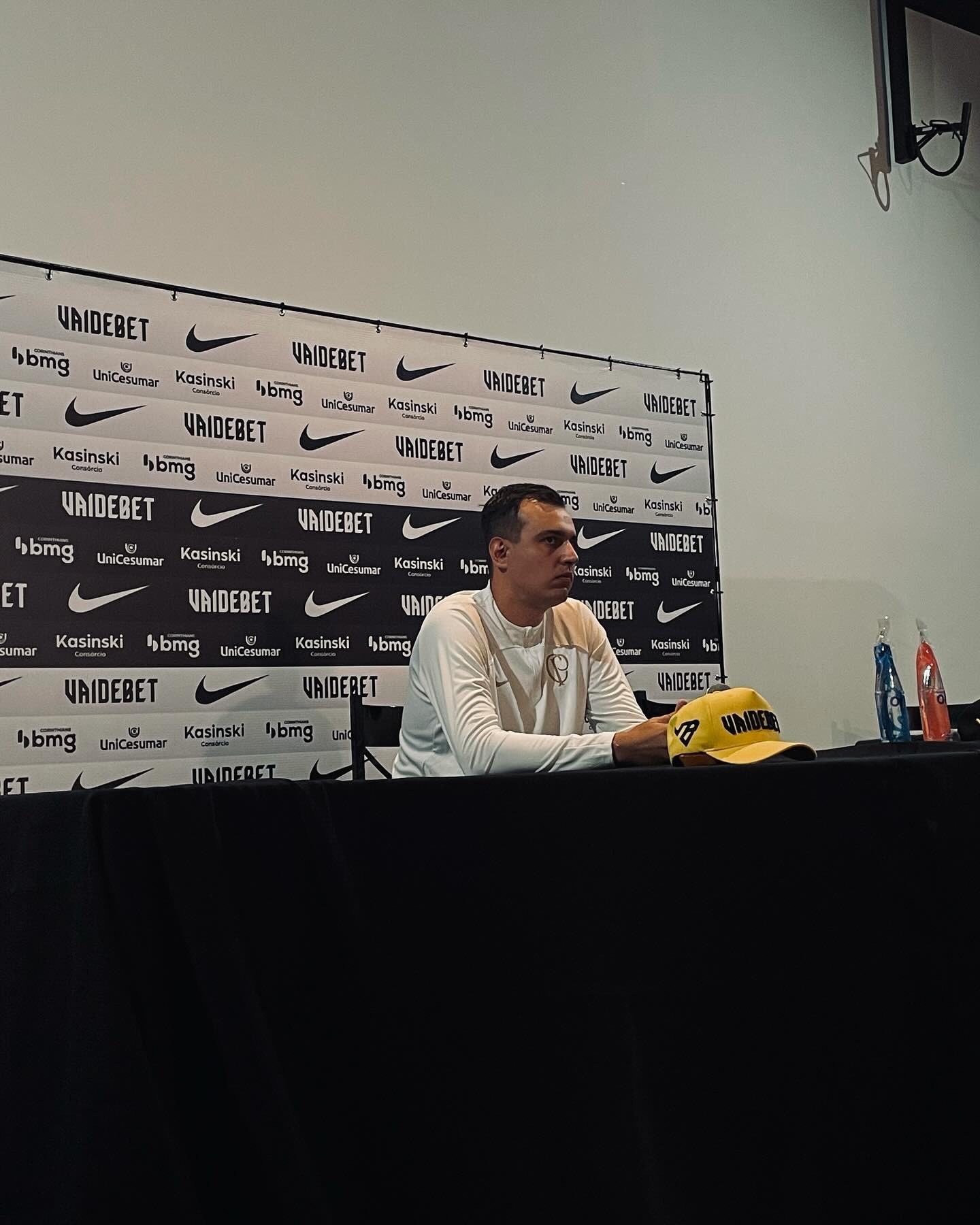 Corinthians apresenta reforços do feminino, e Lucas Piccinato diz ...