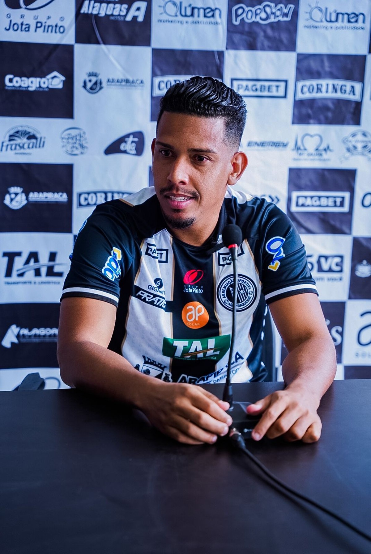 Lateral Jonathan Bocão e meia Yamada são apresentados oficialmente pelo ASA