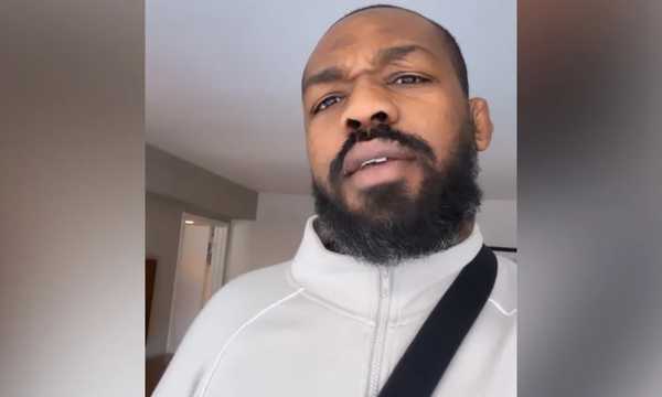 Jon Jones relata nova cirurgia e provoca Aspinall: "Reconheço apenas 4 ...