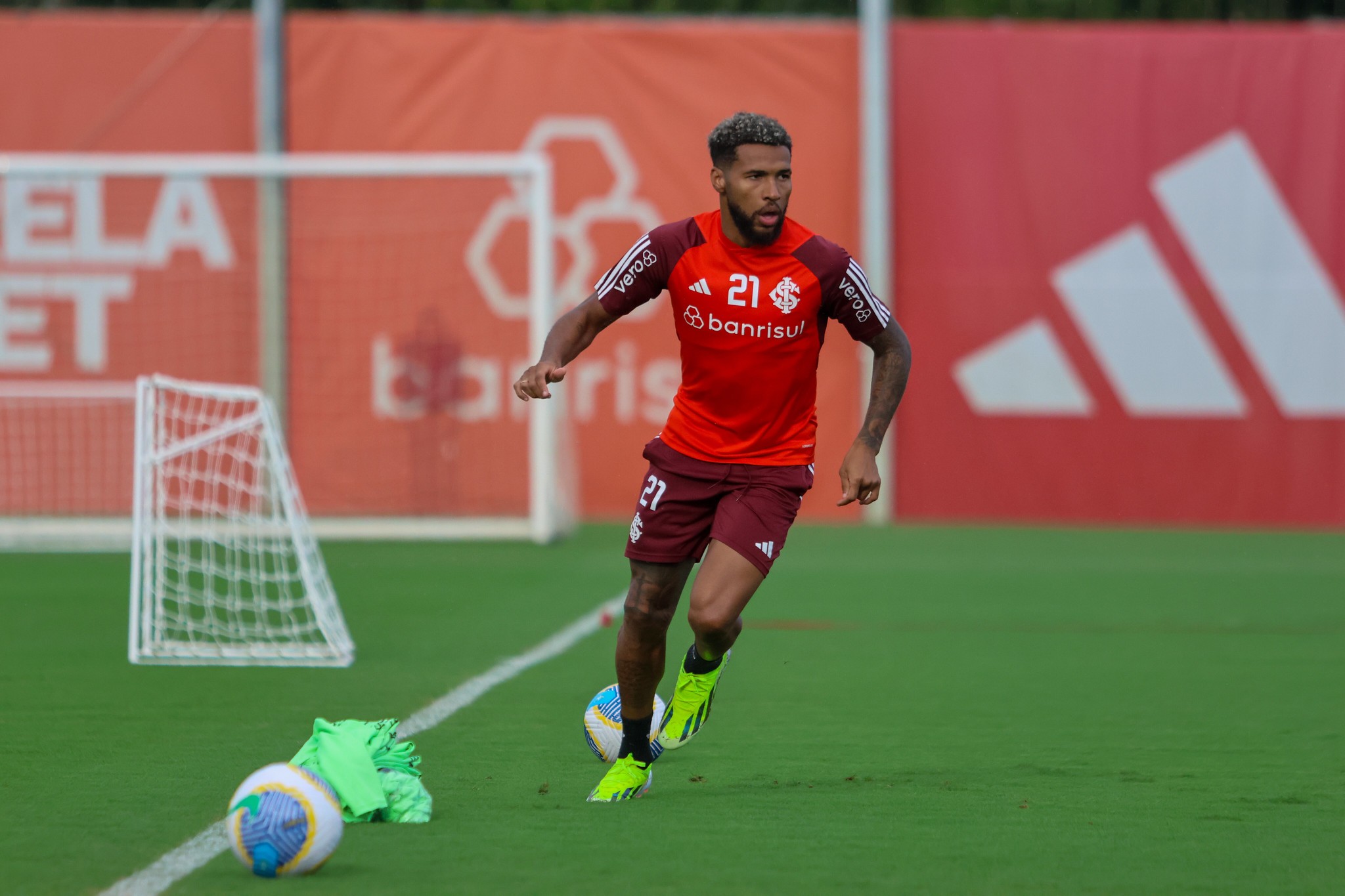 Wesley aproveita oportunidades no Inter e vira opção para ser titular ...