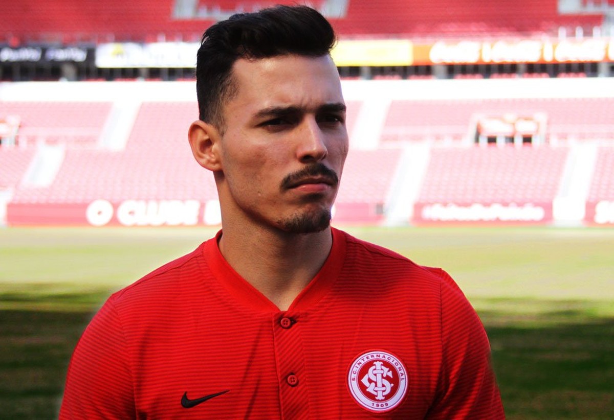 Inter oficializa contratação do lateral Zeca por quatro anos