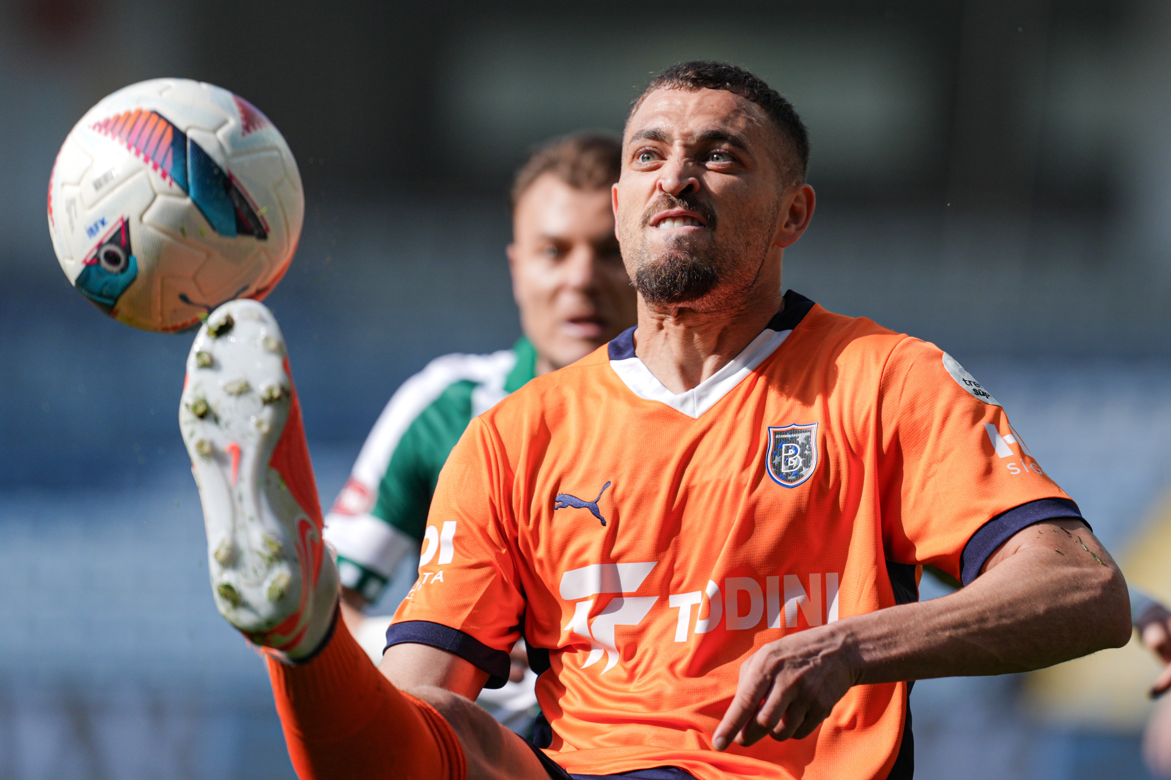 Em fim de contrato, Léo Duarte não descarta volta ao Brasil e elogia ...