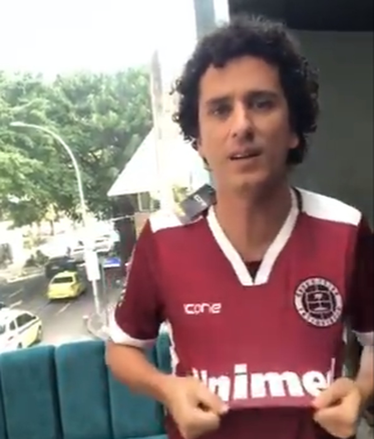Vestiu a camisa: Rafael Portugal ganha presente da Desportiva e promete ...