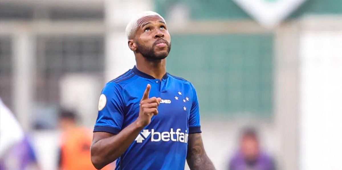 Wesley chega a Porto Alegre para realizar exames e ser anunciado pelo ...