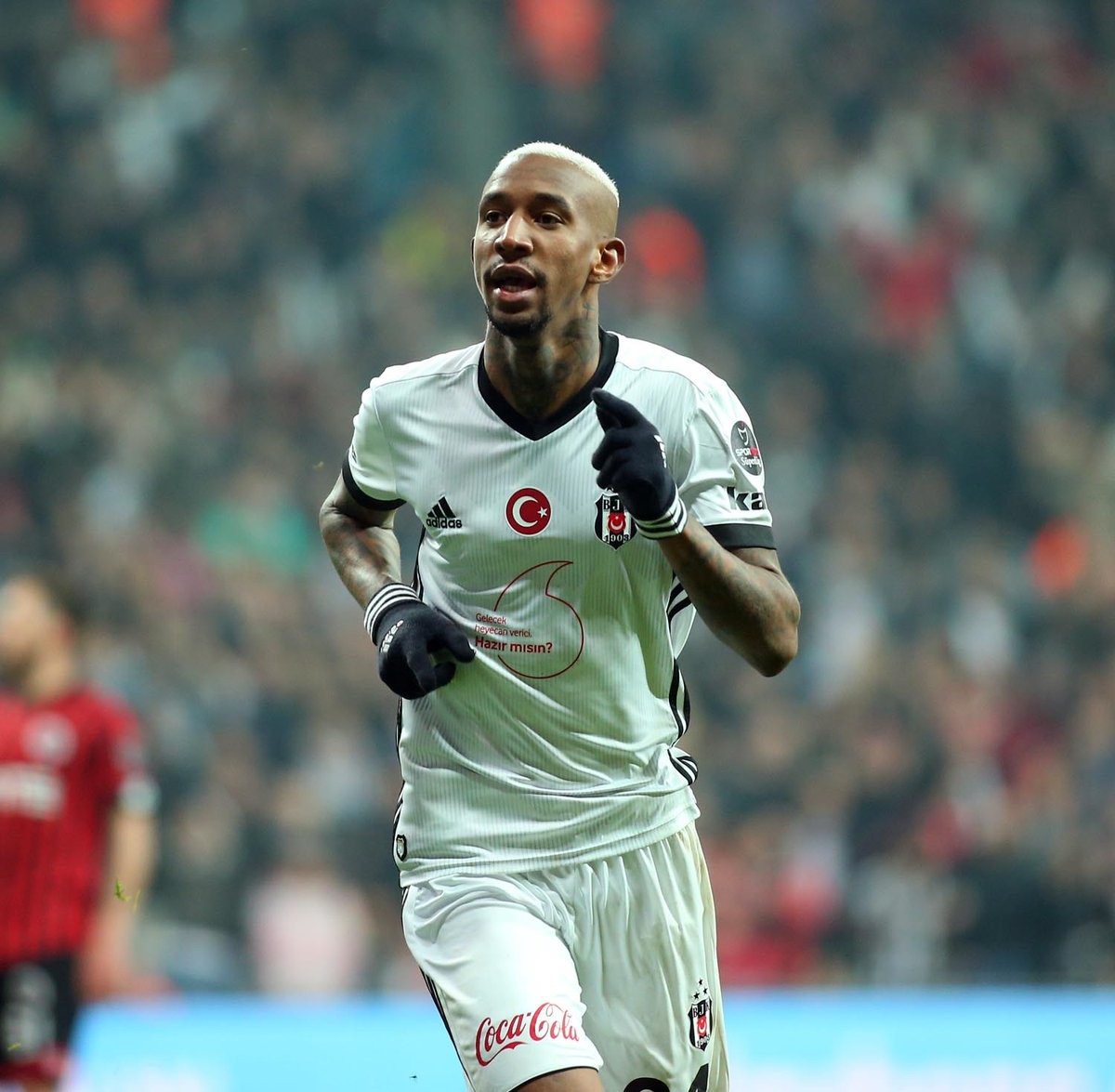 Talisca faz gol solitário em vitória, e Besiktas cola na briga pela ...
