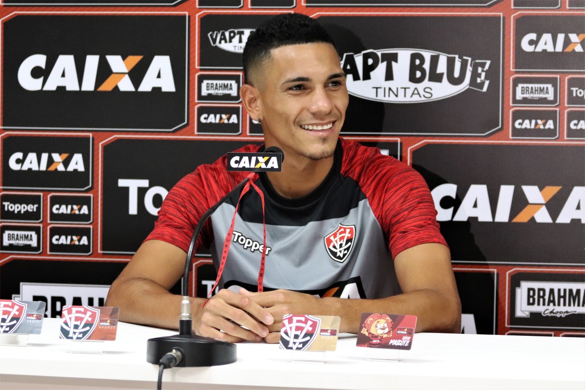 Surpresa contra o Flamengo, Léo Gomes aprova estreia como profissional ...