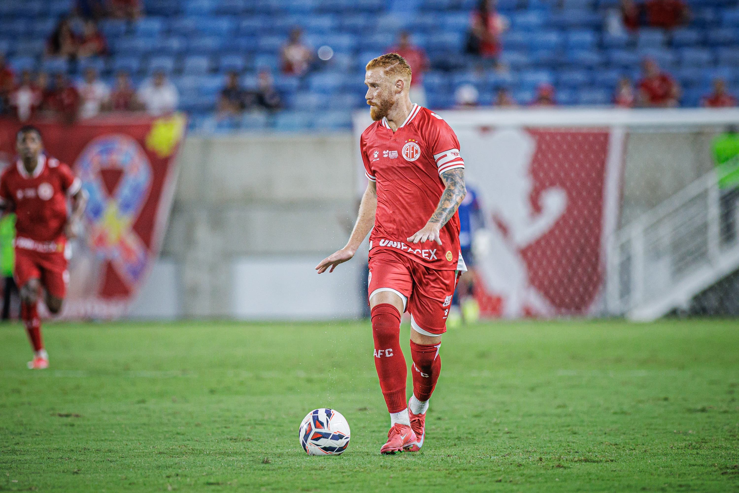 Souza celebra classificação do América e vira chave para o Treze