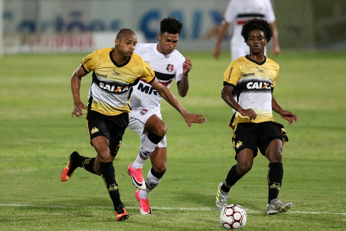 Paysandu negocia empréstimo do lateral-direito Maicon Silva, do ...