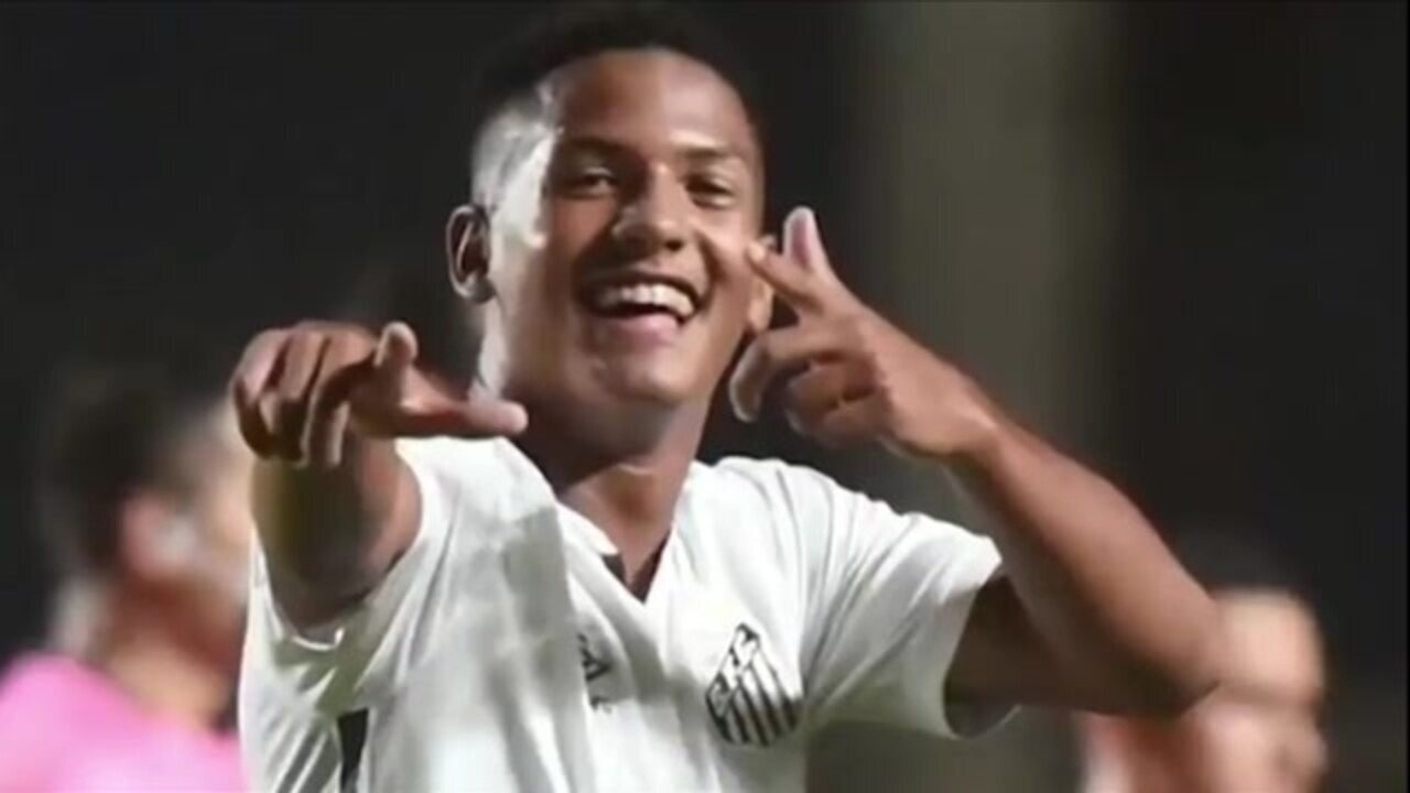 Ângelo volta ao time titular do Santos após quase três meses sob ...