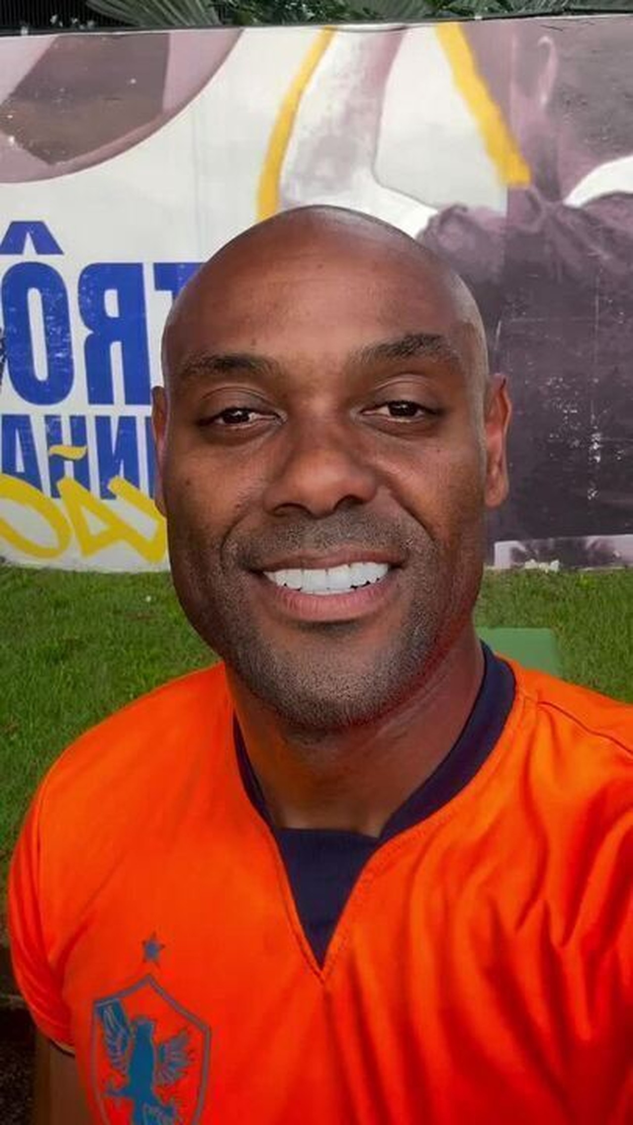 Retrô anuncia atacante Vagner Love | Ge