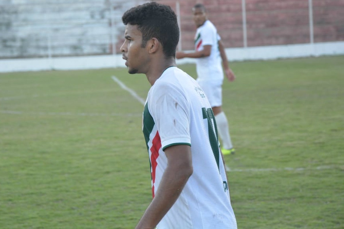 Patrick festeja gol em seu retorno ao time profissional do Real ...