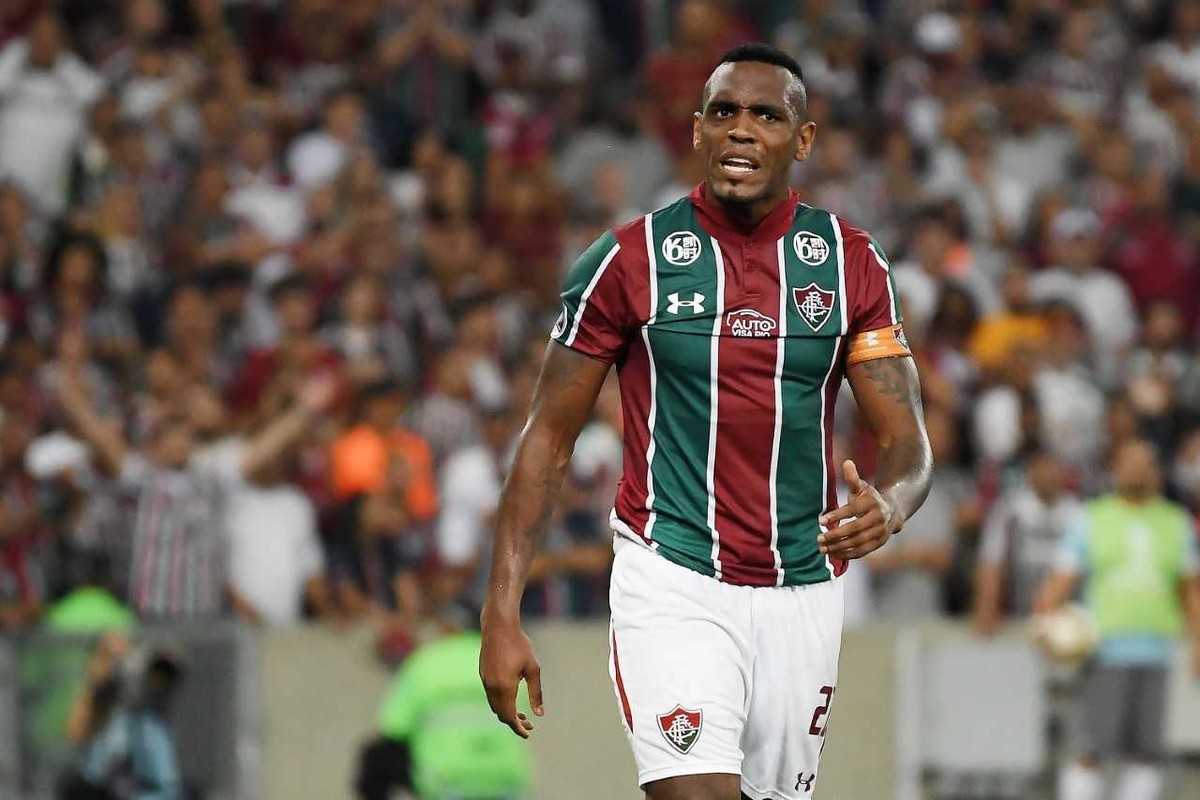 Com suspeita de lesão, Digão faz exames nesta terça e é dúvida para ...