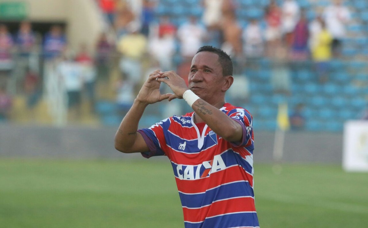 "Uh, terror"! Treze anos depois, Clodoaldo reestreia pelo Fortaleza com ...