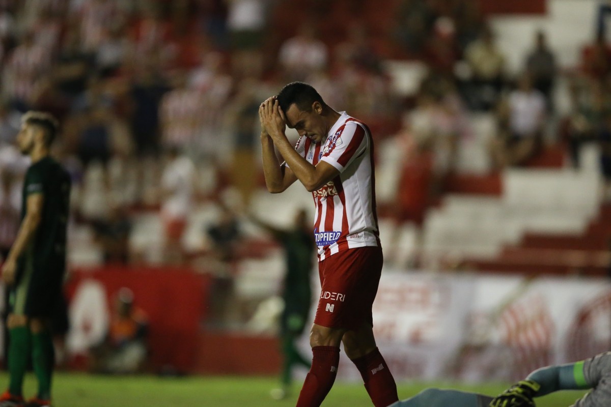 Náutico acumula o dobro de derrotas em comparação às vitórias nos três ...