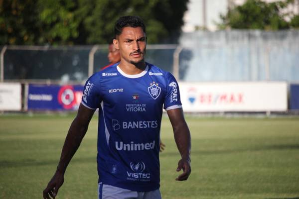 Matheus Silva domina posição, ganha confiança e quer triunfo do Vitória ...