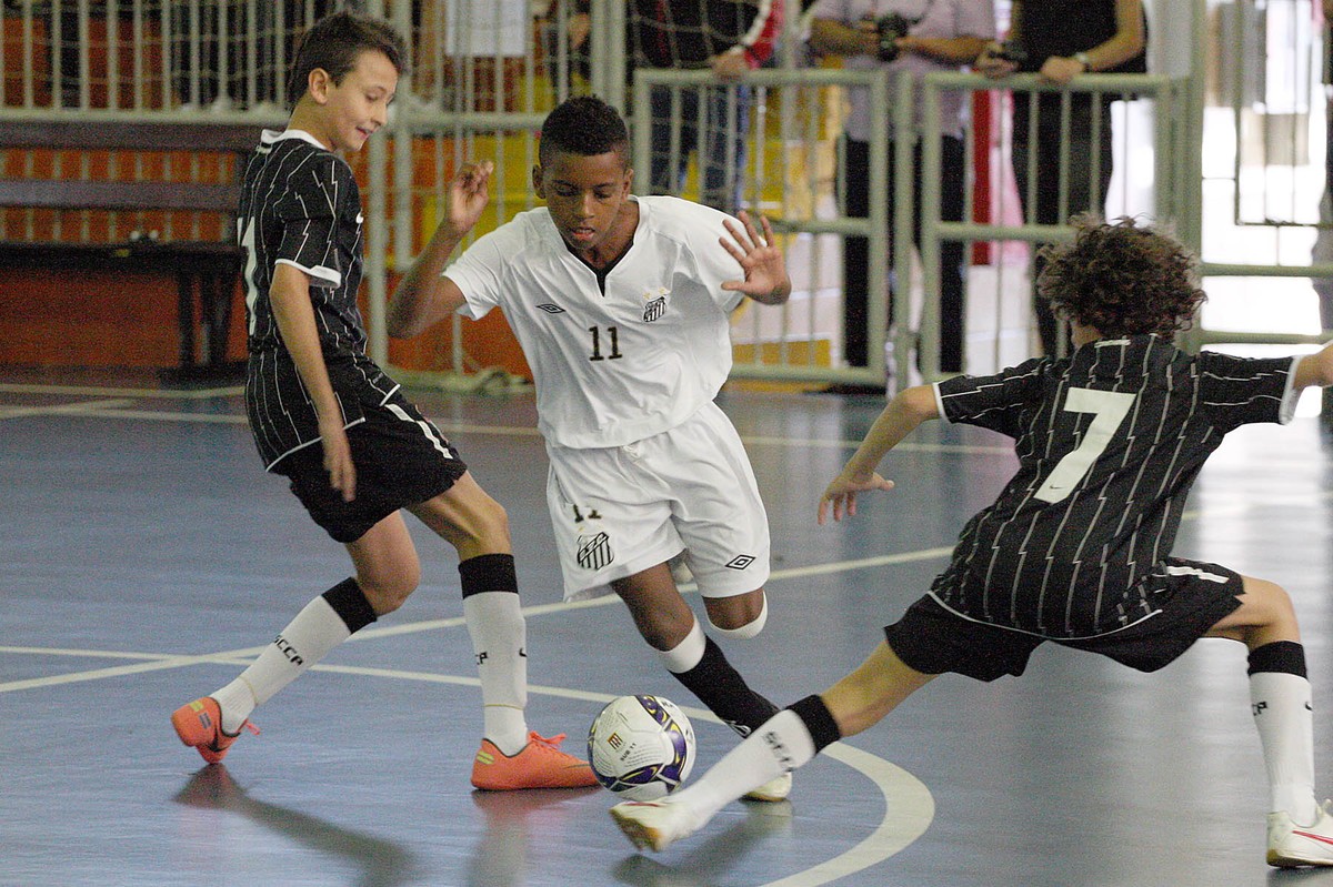 Rodrygo em 17 fotos: conheça o novo "raio" a cair na Vila Belmiro