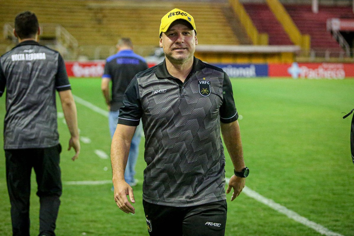 Em alta, Rogério Corrêa revela sondagens e tranquiliza sobre futuro ...