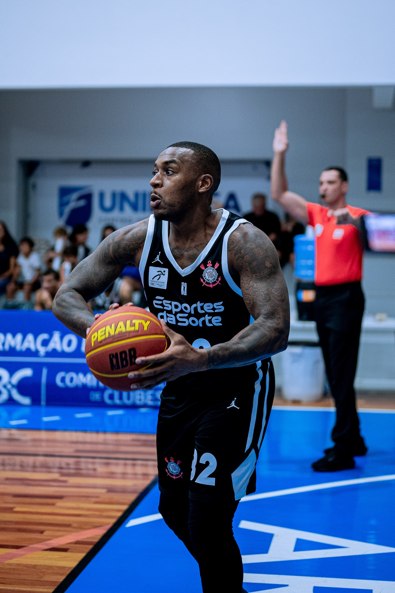 Unifacisa acerta com o ala Melvin Johnson, quinto reforço para a ...