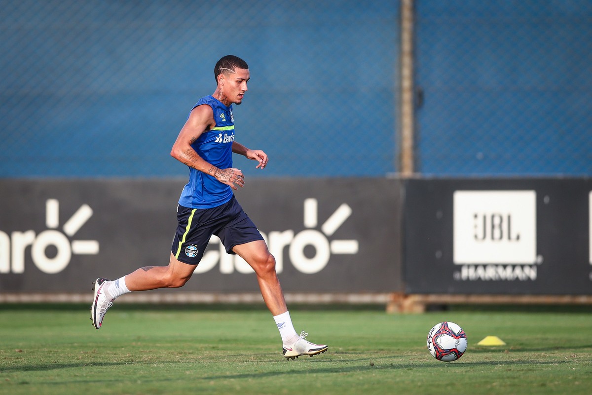 Grêmio afasta assédio de clubes do exterior e acerta renovação com ...