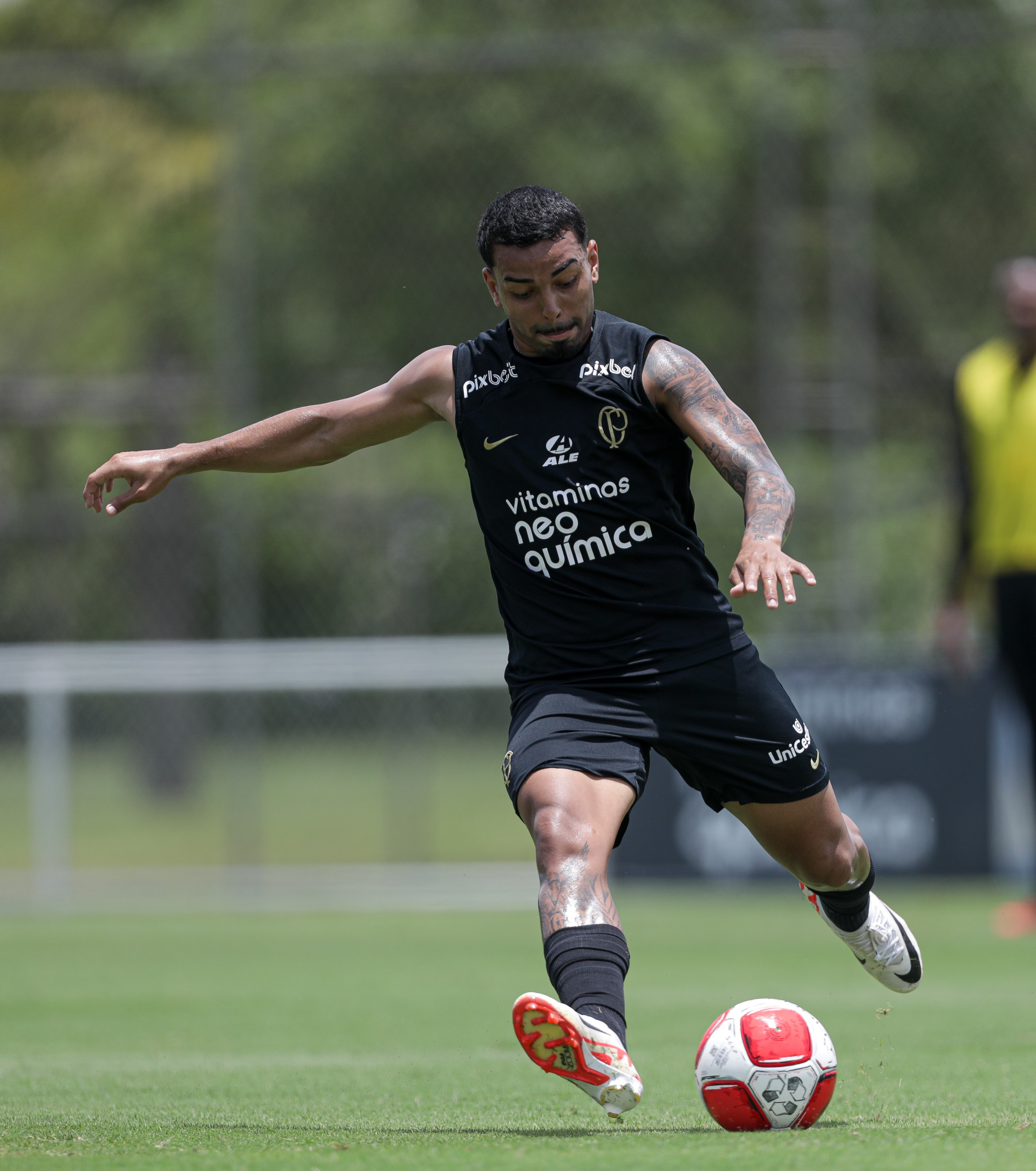 Matheus Bidu inicia 2024 como meia-atacante no Corinthians e ainda pode ...