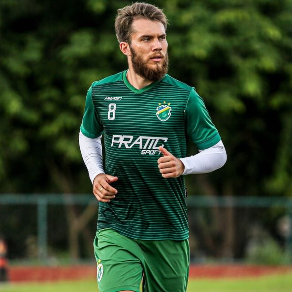 Santa Cruz anuncia contratação do volante Lucas Bessa, que disputou ...