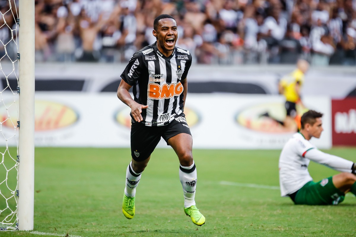 Goiás negocia com volante Elias, ex-Corinthians e Flamengo | goiás | ge