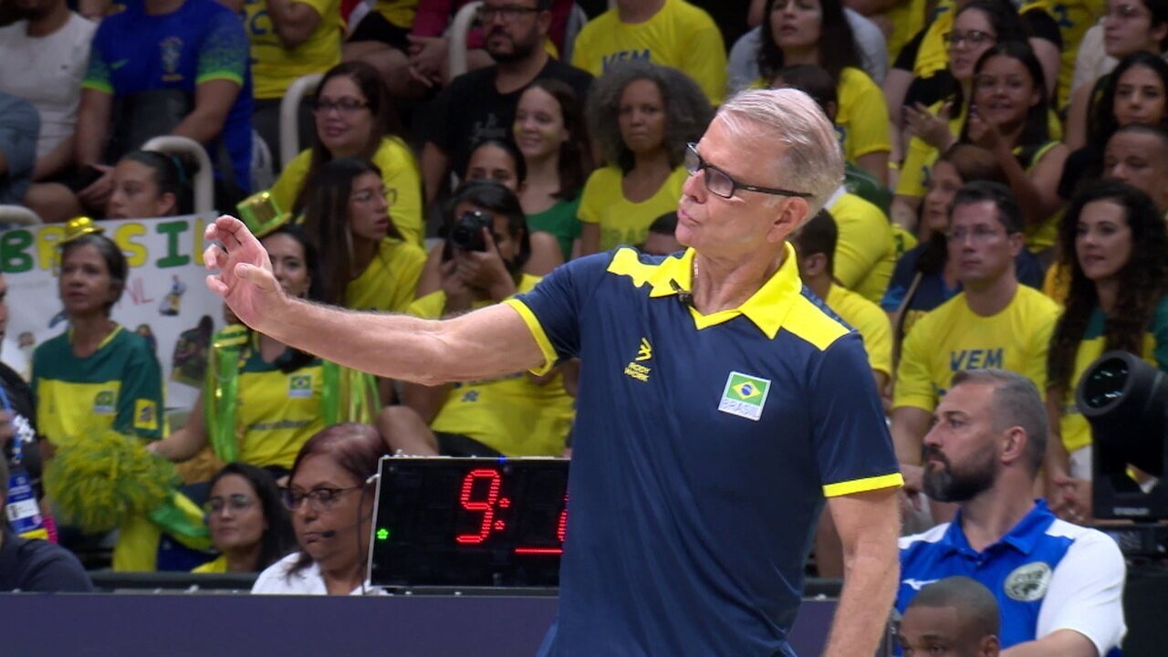 Bernardinho mais contido do que explosivo; veja reações do treinador na ...