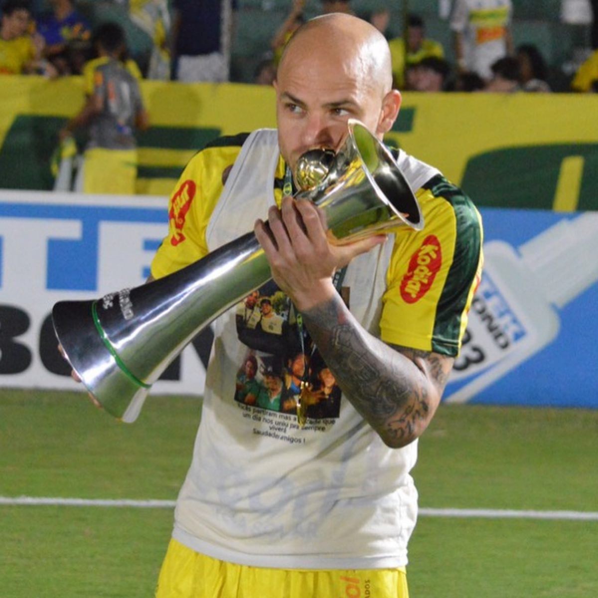 Silvinho faz cirurgia no pé e desfalcará Mirassol por dois ou três ...