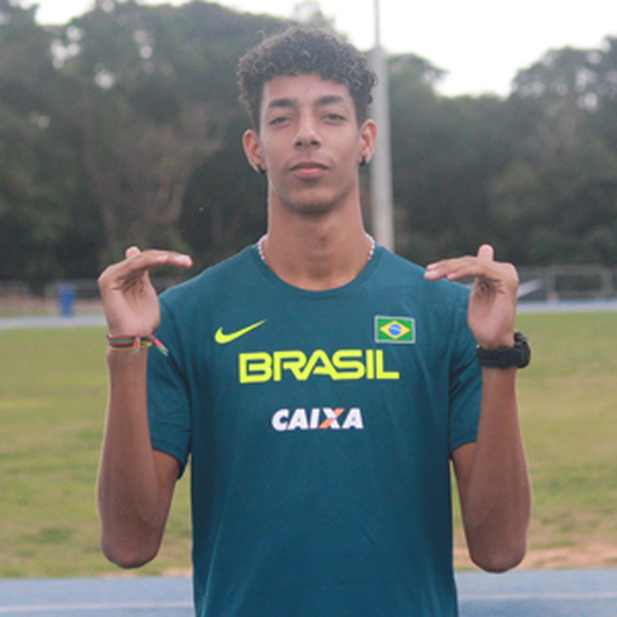 Marra e morro! Ele viu Usain Bolt correndo na praia e decidiu imitar o ...