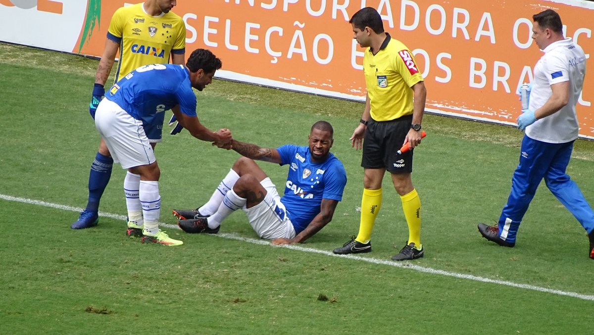 Dedé não joga o clássico, e Mano responde se vai poupar titulares ...