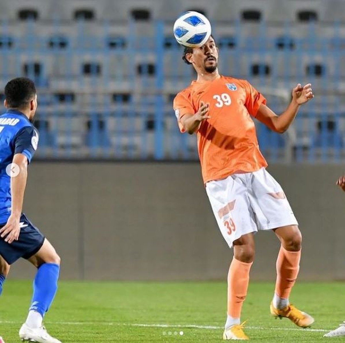 Hamilton marca dois gols, mas Kazma SC perde na Premier League do ...