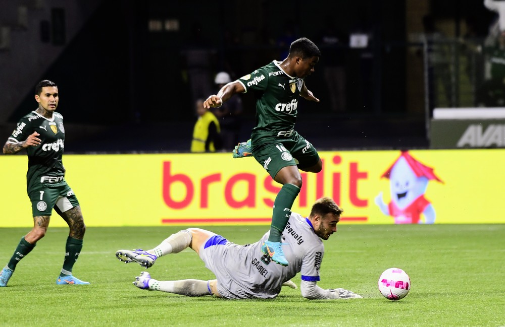 Da pra pegar o shape do Endrick naturalmente? : r/futebol