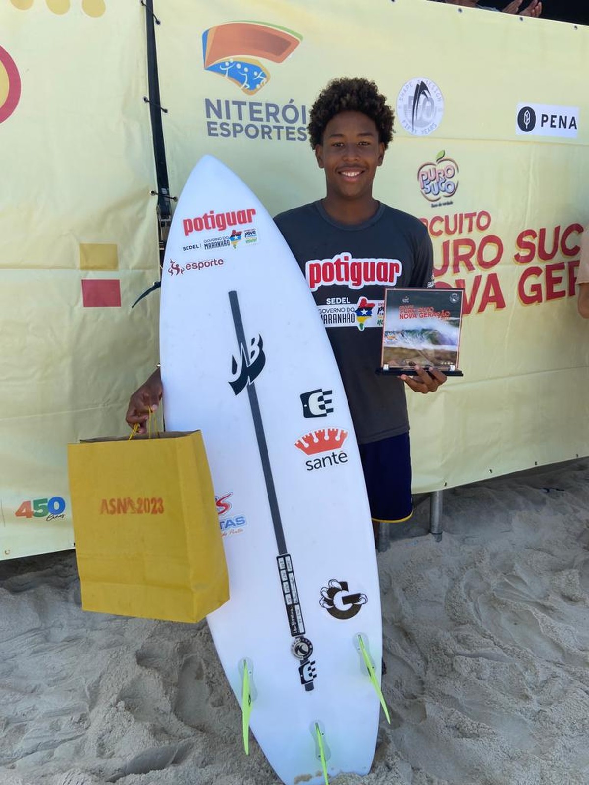 Maranhense conquista quarto lugar no Circuito de surfe, no Rio de ...