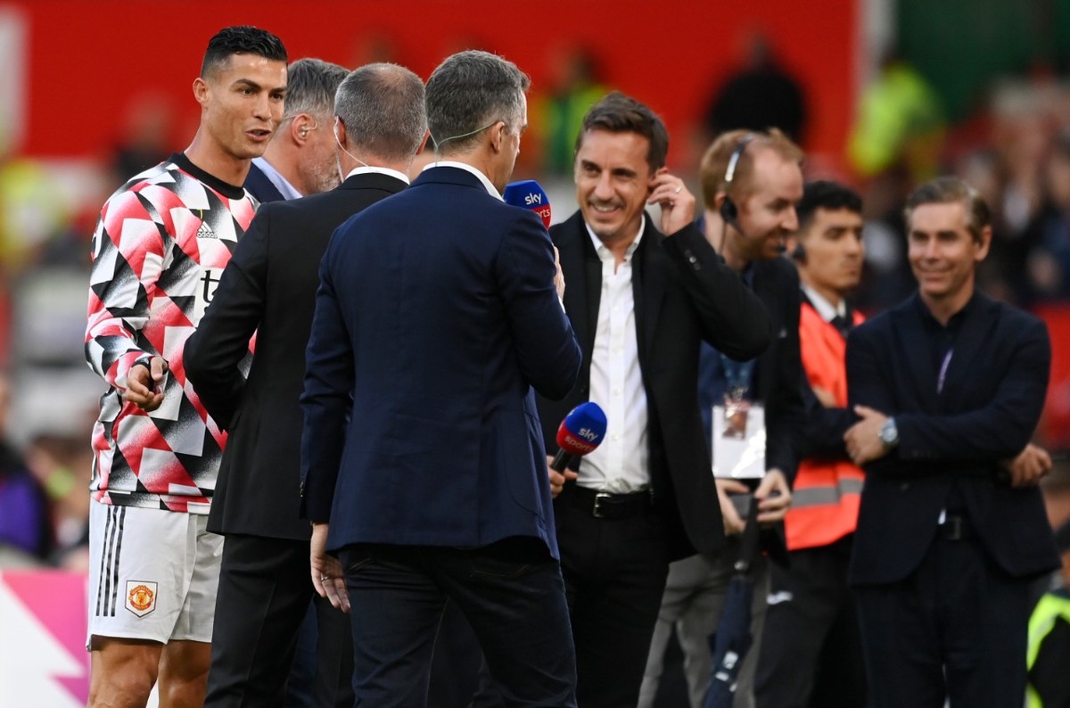 Cristiano Ronaldo não cumprimenta ex-companheiro Gary Neville após ...