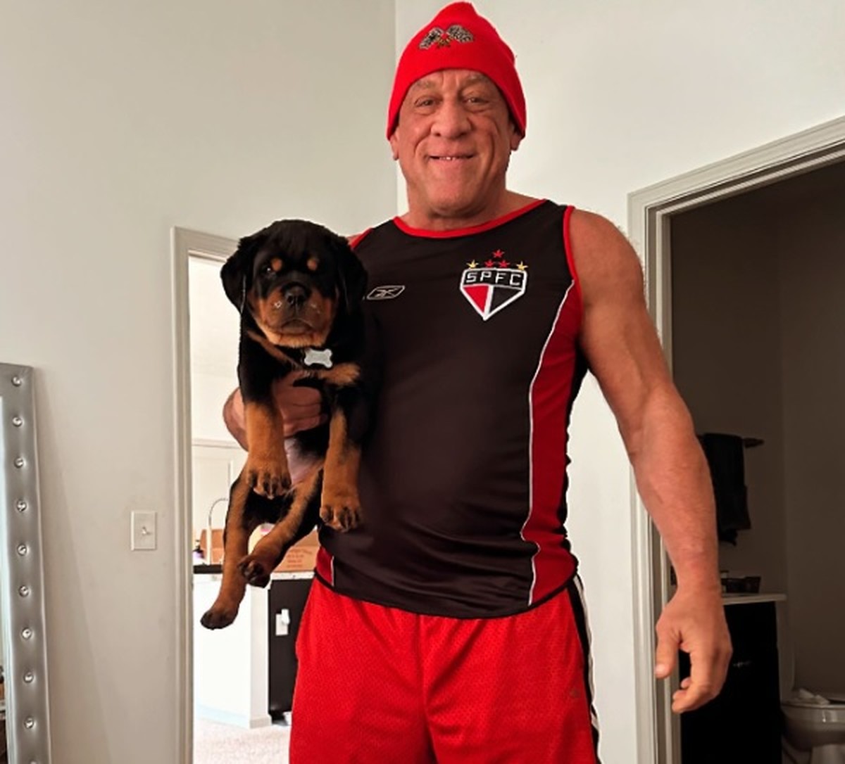 Lenda do UFC aparece com camisa do São Paulo: "Tricampeão do mundo ...