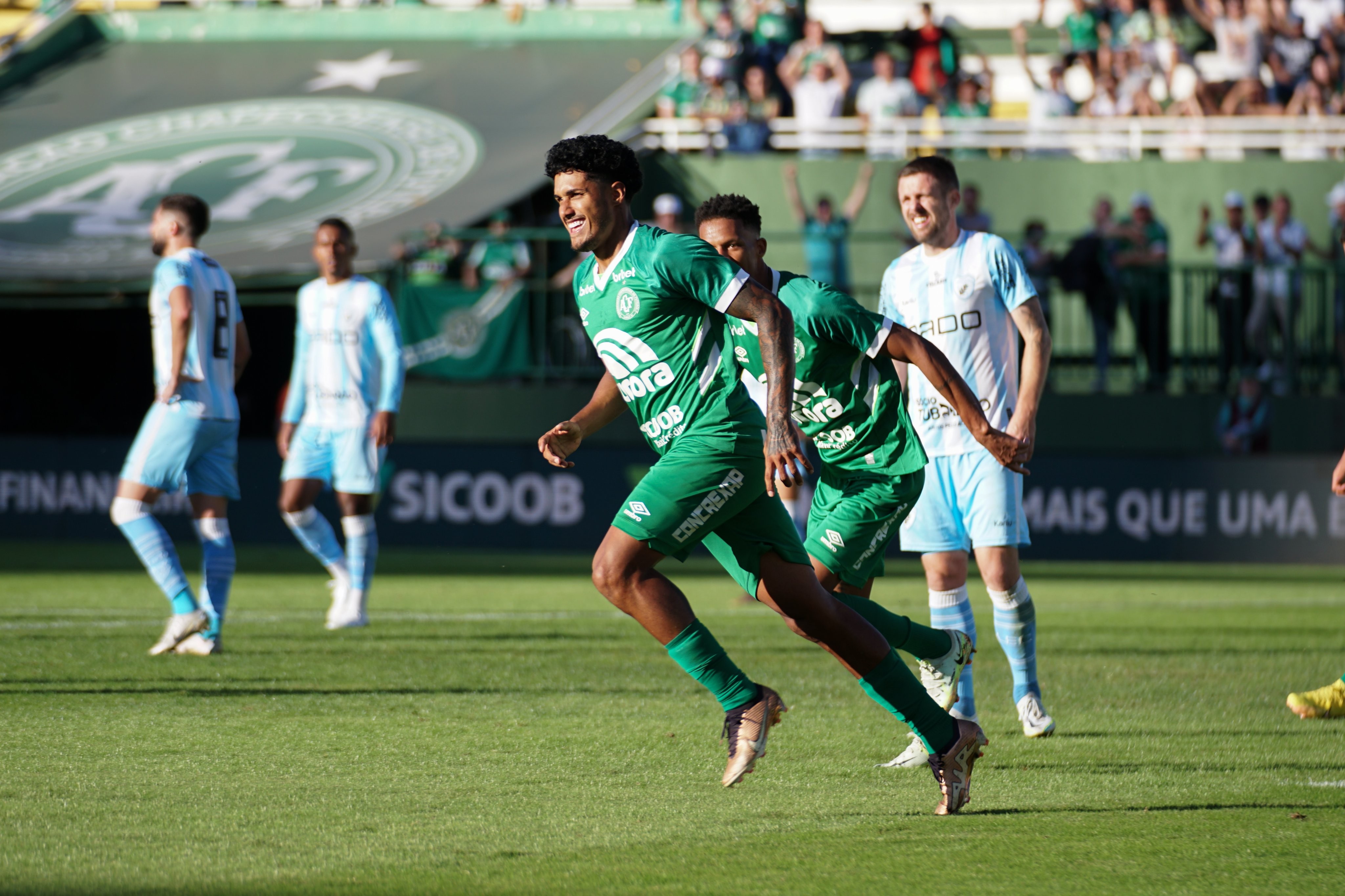 Londrina faz jogo apagado e perde para a Chapecoense | londrina | ge