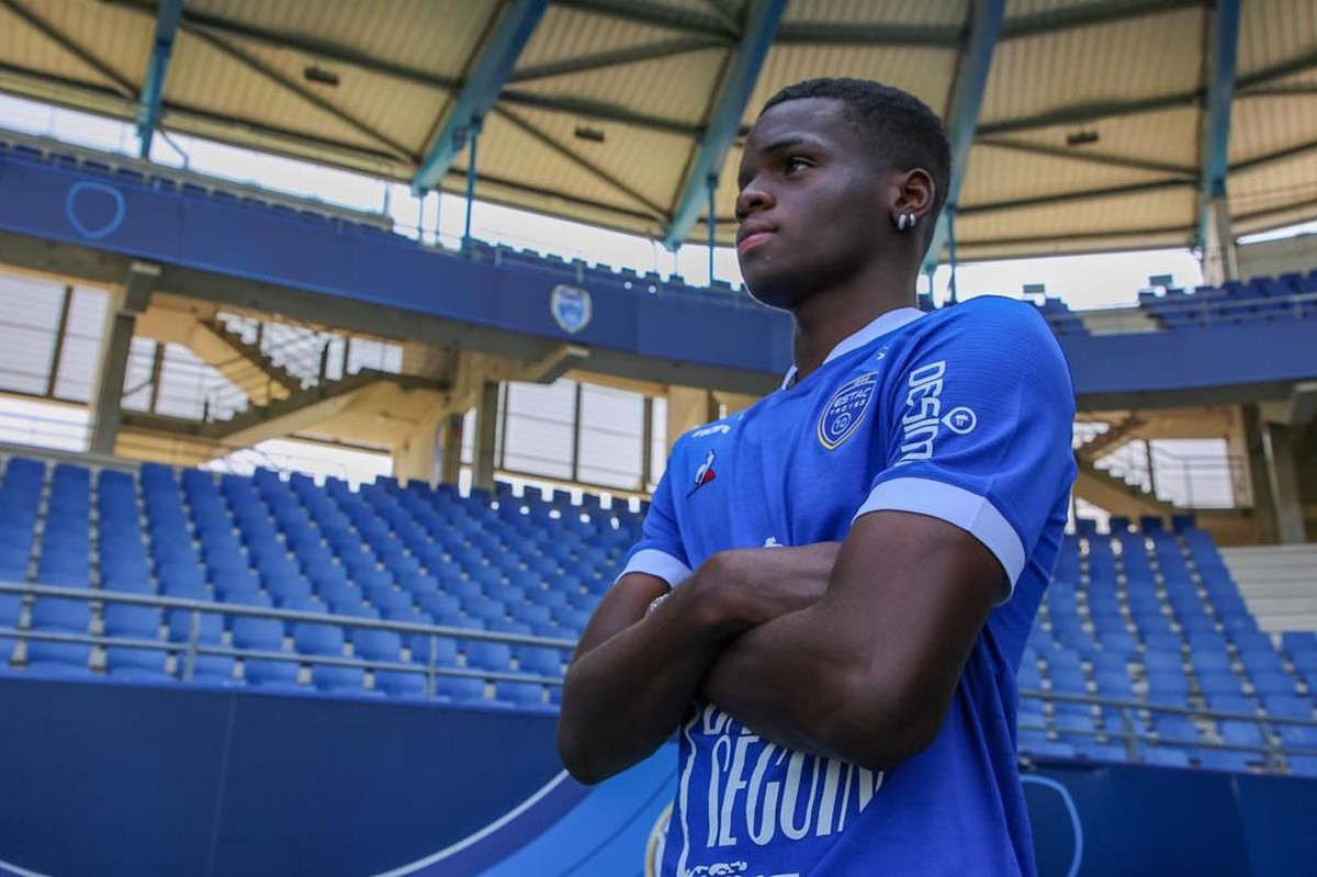 Joia da base do Fluminense, Metinho é apresentado pelo Troyes, da ...